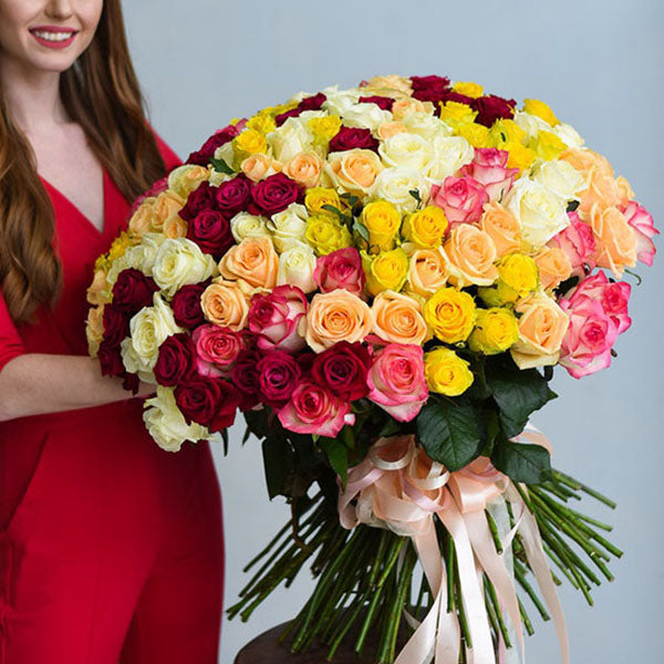 100 Mixed Roses Bouquet | Free Delivery in Dubai – NoonGifts.Com